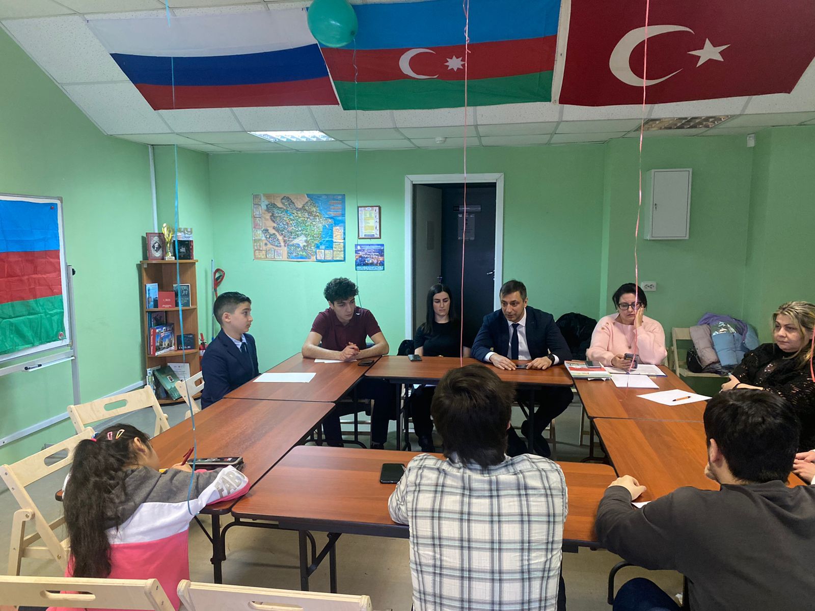 Rusiyanın bu şəhərində Azərbaycan məktəbi fəaliyyətə başladı - FOTOLAR ...