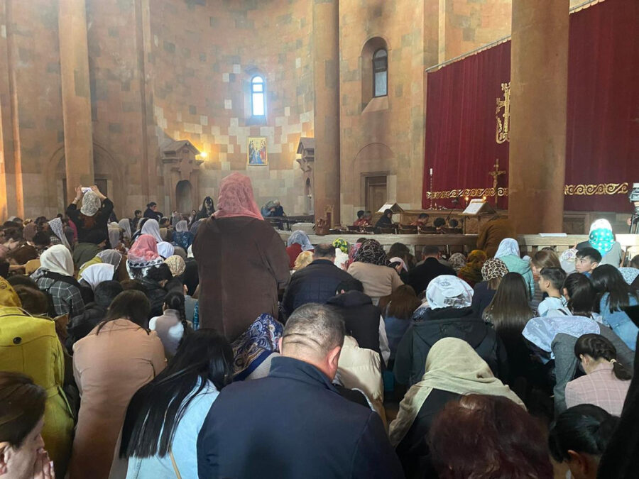 Sülh sənədi ortaya çıxdı, ermənilər kilsədə dua etməyə başladılar ...