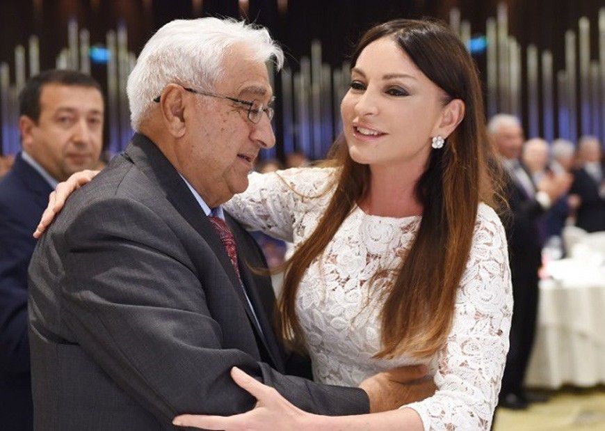 Mehriban Əliyeva atasını təbrik etdi - FOTO - Globalinfo.az