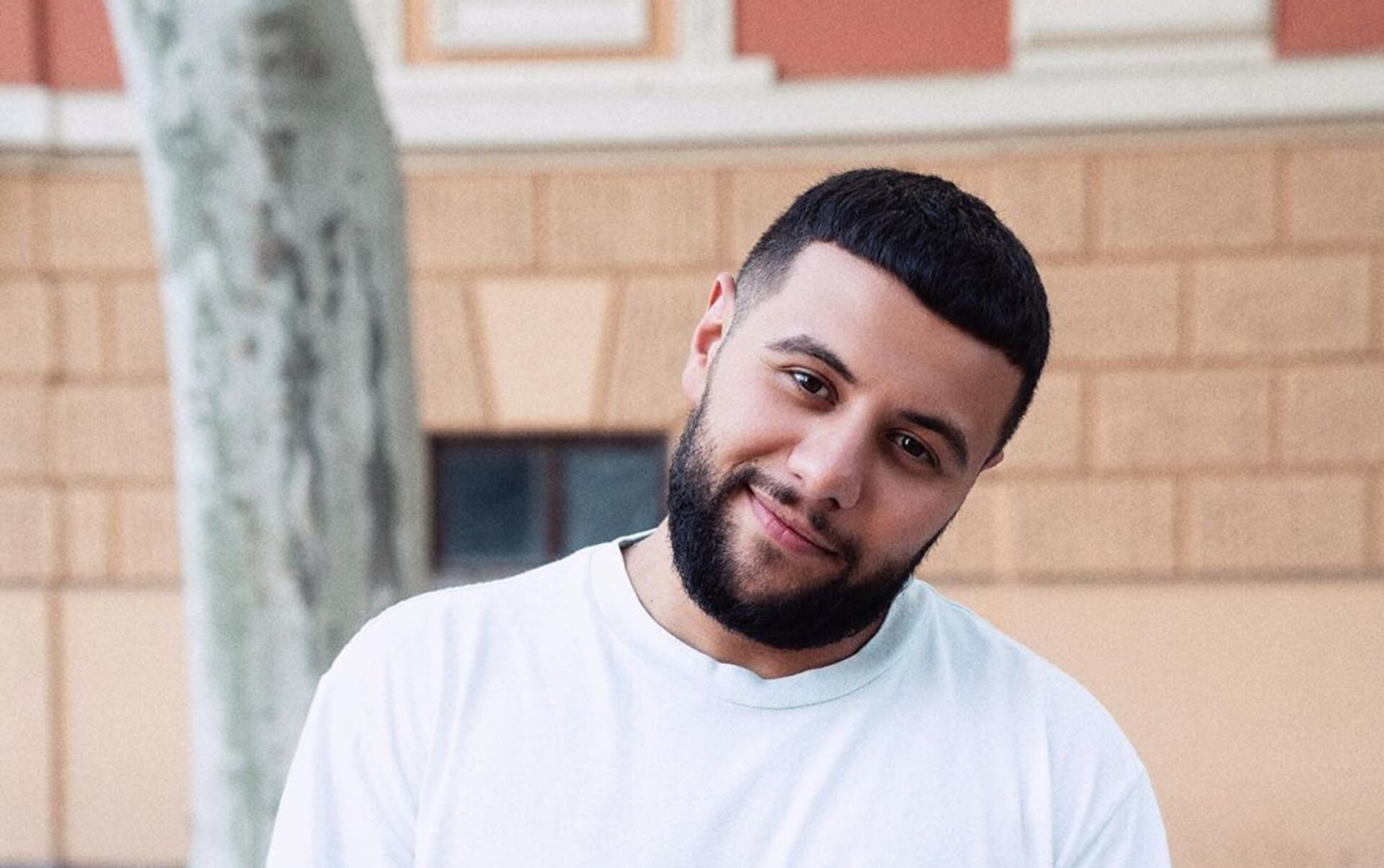 Azərbaycanlı müğənni 600 minlik maşınını satır - FOTO - Globalinfo.az