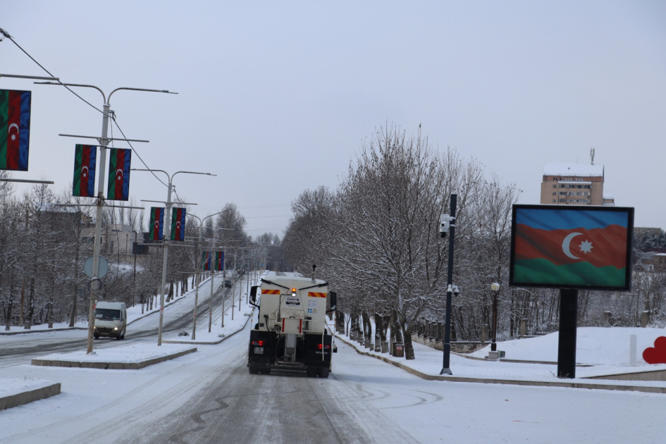 Xankəndidə yollar qardan təmizlənir - VİDEO - Globalinfo.az